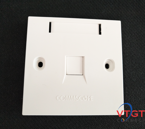 Mặt nạ hình vuông wallplate 1 cổng Faceplate Kit COMMSCOPE